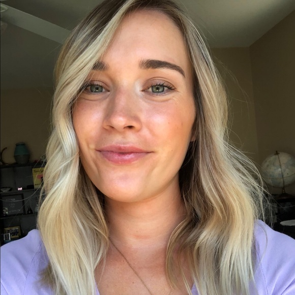 Taralyn's Closet (@taralyn_johnson) | Poshmark